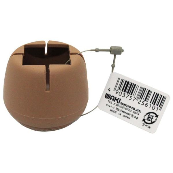 耐摩耗性に優れ、変形・風化・色落ちしにくいエラストマー樹脂製です。底面にスベリ効果のあるPETフェルトを使用している為、イスの移動の際ほどよくスベリ、底面のキズ防止効果もあります。取付範囲の広い特殊形状キャップなので、適合サイズ内であれば柔...