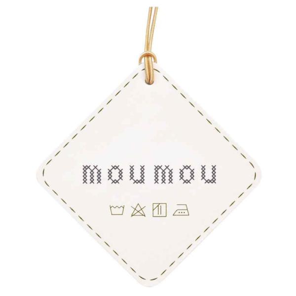 やわらかいファブリックの香りを広げる、「moumou」ペーパーフレグランスです。心地の良いファブリックに包まれた時の、安らぎの瞬間を連想させます。ペーパーフレグランスは、吊るすだけで使えるお手軽な香りアイテムです。お部屋のドアノブ、クローゼ...
