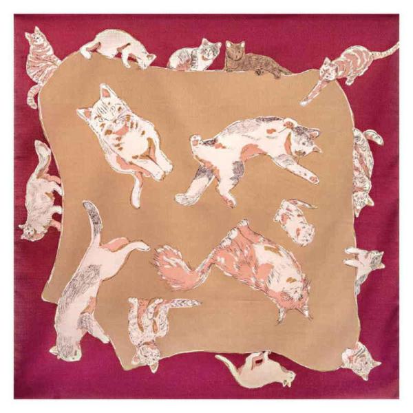 97cm幅の綿100％風呂敷です。薄手のバッキンガム生地を使用しており、柔らかく肌触りや通気性の良さに優れています。スカーフやショールなどの身に着けるものにもおすすめです。【仕様】商品サイズ：約横97×縦97（cm）材質：綿100%（バッキ...