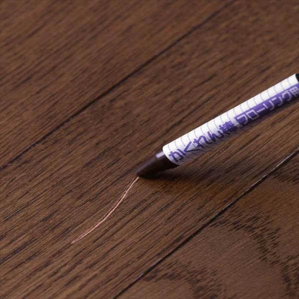 フローリングや木製品の補修に最適！ドライヤーを使用するハードタイプの補修材。木製品やフローリングのへこみキズ、深いキズ、広いキズ、耐久性が必要な箇所のキズが簡単に補修できます。床暖房対応！ ハードタイプなので、耐久性に優れています。特にフロ...