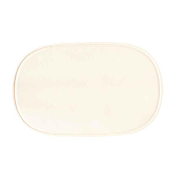 ほどよい弾力で快適な使い心地が魅力のエラストマーまな板Mサイズです。オーバル型なのでスペースを広々使えます。水分がこぼれにくい溝加工です。安心して使える抗菌タイプです。食洗機対応＆熱湯消毒可能で清潔に使えます。【仕様】商品サイズ：約幅35×...