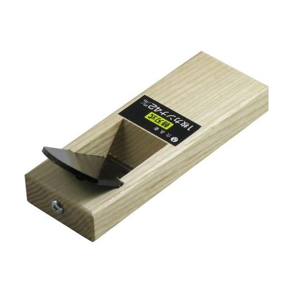 六兵衛≪特徴≫●最短１０秒！刃出しの調整が簡単に行える一枚刃鉋！ＰＡＴ出願済み●付属の調整板の溝が掘ってある面に載せ、台頭にあるネジで刃の出し具合を調整できます。●刃とぎ不要！切れ味が落ちましたら、砥直してもお使い頂けますが、替刃(別売り)...