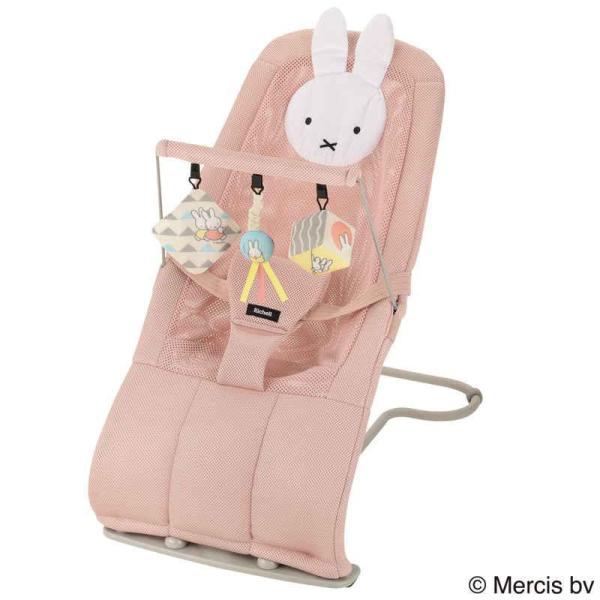 やさしい縦ゆれのバウンサーです。かわいいミッフィー柄がついています。3段階の角度調整ができます。手洗いできる3種類のおもちゃ付きです。通気性の良いメッシュ製シートで汗をかきやすい赤ちゃんでも快適です。シートカバーは洗濯機で洗えます。ワンプッ...
