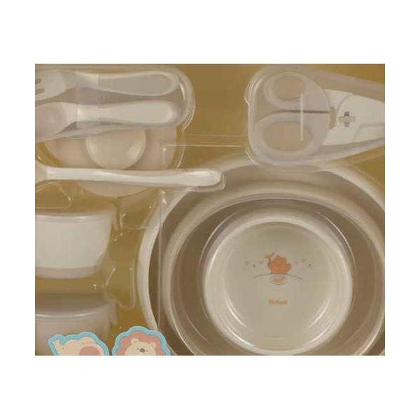 成長に合わせて長く使える食器セットです。対象月齢は5カ月頃からです。お祝いのプレゼントにおすすめです。【仕様】商品サイズ：約 幅33.8×奥行8.7×高さ30.2（cm） 重量：約706g材質：ボウルS・プレートS/M・スプーン・フォーク・...