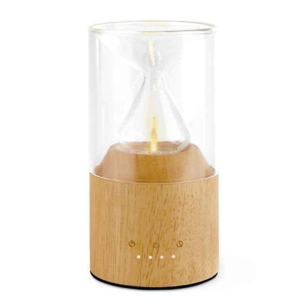 砂時計を模したダブルウォールガラスがおしゃれなアロマドロップ式のディフューザーです。土台部分には天然木を使用し、インテリアとしても優秀なアイテムです。ディフューザーグラスに精油の原液をそのまま垂らして使用します。水で薄めないので、精油本来の...