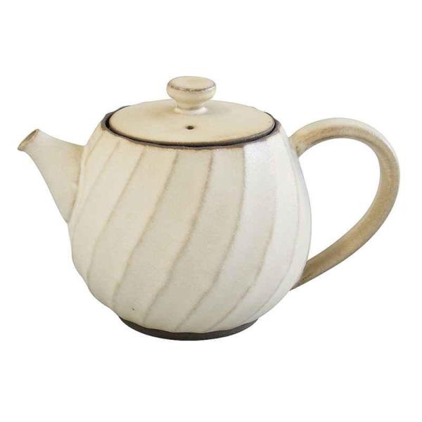 ねじったしのぎが美しいデザインのポットです。容量は4〜5人分のお茶を淹れるのにちょうど良い600mlです。モダンでナチュラルなテイスト「藍花」シリーズです。フタを本体のフチに引っかけられます。【仕様】商品サイズ：約幅11×奥行17.5×高さ...