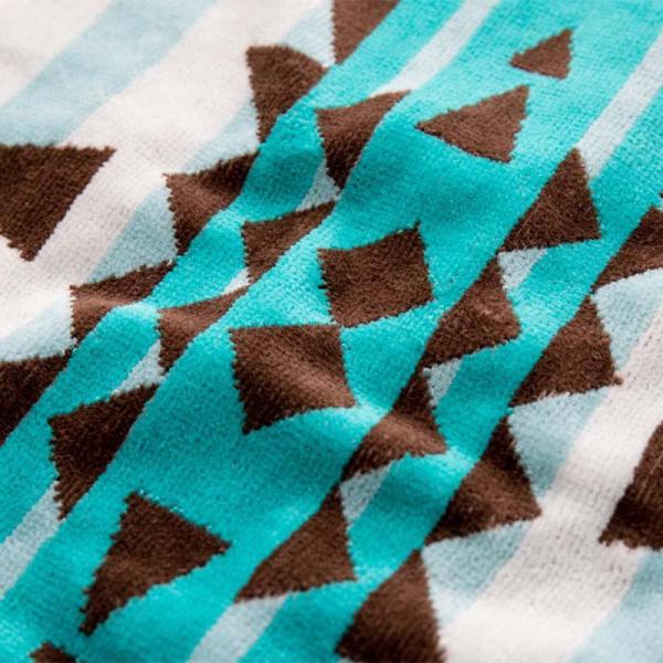 綿100%のタオルブランケット ネイティブ柄キャンプなどのアウトドア、夏の掛布団、ソファカバーなど色んなシーンで活躍するタオルブランケット。通常のタオルよりも厚めに作っており、高級感もあります。【仕様】〇サイズ：100×178〇厚み：3mm...