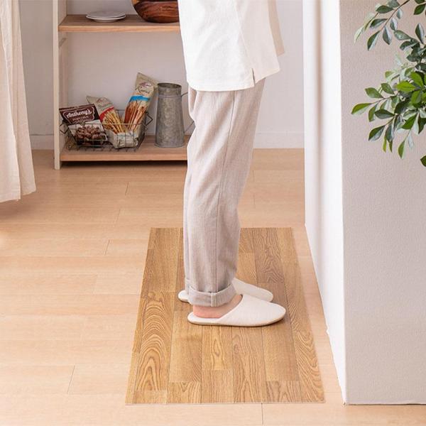 抗ウィルス・抗菌・防カビ機能付き 水拭きできるクッションフロアサッと拭けてお手入れ簡単素材。DIYにも最適な、床材でありアクセントラグでもあるクッションフロア。【仕様】〇サイズ：45×180〇厚み：1.8mm〇カラー：ナチュラル〇材質：表面...