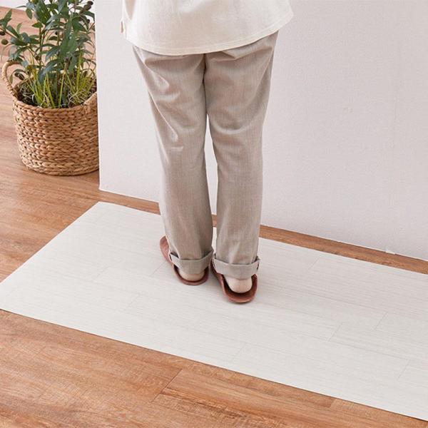 抗ウィルス・抗菌・防カビ機能付き 水拭きできるクッションフロアサッと拭けてお手入れ簡単素材。DIYにも最適な、床材でありアクセントラグでもあるクッションフロア。【仕様】〇サイズ：45×180〇厚み：1.8mm〇カラー：クリーム〇材質：表面／...