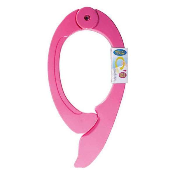 布団に片手で引っ掛けて挟める布団ばさみです。扱いラクラクでもしっかり挟む！強力ピンチで強い風にも安心です。【仕様】材質：ピンチ/ポリプロピレン バネ/鋼線カラー：ピンク生産国：中国製セット内容：1本