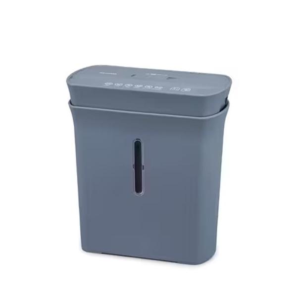 クロスカットタイプで、細断サイズが約5×37mmと細かくカット。機密情報のセキュリティにおすすめです。一度に投入できる最大細断枚数は8枚です。ダストボックス容量約8.9Lで、ゴミ捨ての回数を減らせます。インテリアに調和するシンプルなデザイン...