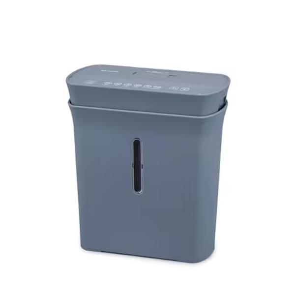 マイクロクロスカットタイプで、細断サイズが約2×11mmと細かくカット。機密情報のセキュリティにおすすめです。一度に投入できる最大細断枚数は4枚です。ダストボックス容量約8.9Lで、ゴミ捨ての回数を減らせます。インテリアに調和するシンプルな...