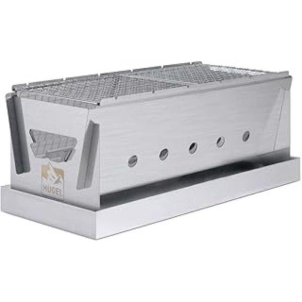 【製品特徴】◯宿泊キャンプからピクニックまで、幅広く活躍するコンパクトサイズのバーベキューコンロです。◯ソロキャンプから少人数でのキャンプなどで座りながら卓上【※1】で手軽に楽しめます。◯バーベキュー網の他にダッチオーブンやフライパンを安定...