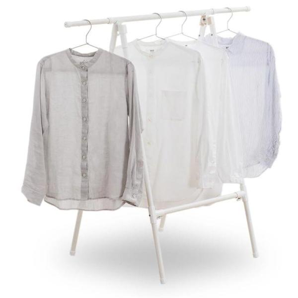 ふとんが1枚干せます。衣類も干すことができます。落ち着いたマットな質感なので部屋馴染みが良いです。軽くて持ち運びがラクに行えます。使用しないときは、薄く折りたたんで収納できます。折りたたみはワンタッチで簡単、スムーズです。工具不要で、組み立...