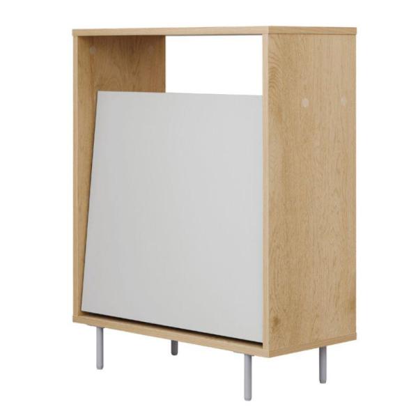 生活感を隠せるデザインのペールストッカーです。お部屋を広く魅せるコンパクトなサイズです。扉はグレーの化粧紙でアクセントをプラスし、木目調の板はインテリアに馴染みあたたかな雰囲気を演出します。天板下は小物収納に便利です。ペールは2個付属されて...