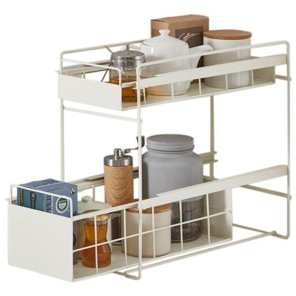 洗面台下やキッチンでの収納としてもお使いいただけます。トレーはスライドして引き出せるので、奥に収納した物も取り出しやすくなっています。取っ手付きでラクに引き出せます。上段はキッチン小物や調味料、ストック品の収納に便利です。下段は背の高いボト...