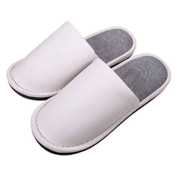 抗菌消臭性のある竹炭を織り込んだスリッパです。甲がレザー調なので汚れてもサッと拭けるフェイクレザータイプです。前が閉じているので、会社やフォーマルな施設などにもおすすめです。【仕様】商品サイズ：約25〜27.5cm材質：甲・サイド/ポリウレ...