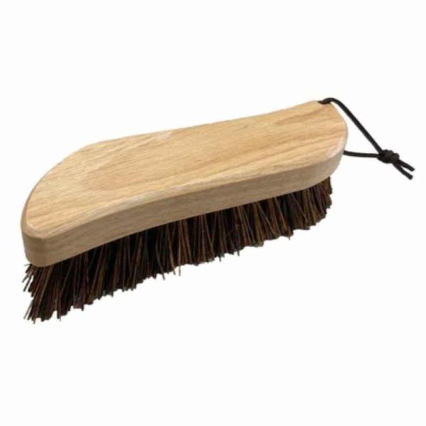 タイルやコンクリートに付着した頑固な汚れをゴシゴシ磨ける掃除ブラシです。持ち手部分は手に馴染む曲線の形状のため、力を入れやすいです。吊り下げられる紐付きで、ブラシを変形させずに収納できます。ブラシ部分にはコシが強く、熱にも強いシダ繊維を使用...