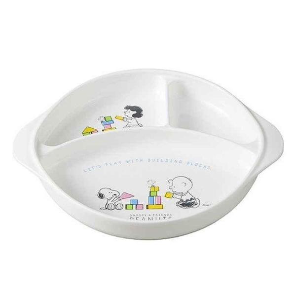 スヌーピーの優しいパステル調のプラスチック製ランチ皿です。電子レンジ、食器洗浄、乾燥機を利用できます。深型ですくいやすい形状です。プラスチック製なので、軽く小さなお子様でも安心してお使いいただけます。持ち手付で、滑りにくいように底面には足ゴ...