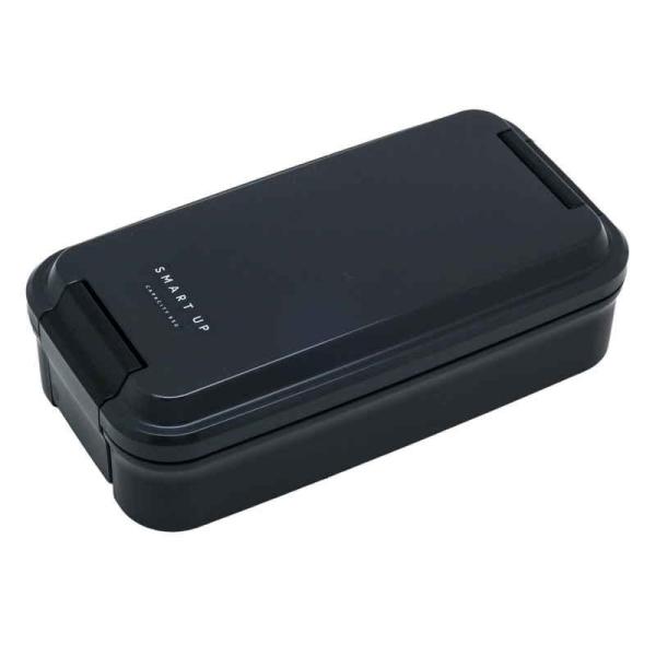 ふっくら美味しそうに盛り付けが出来てスマートなシルエットのお弁当箱です。洗練された調理家電のような落ち着いたグレーをベースにアクセントの黒い止め具が全体を引き締めます。二点ロックで蓋をしっかり閉められます。蓋以外は電子レンジ対応です。ランチ...