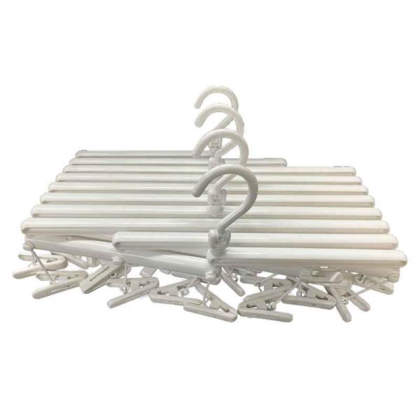 使う場所や洗濯物の量に合わせて、サイズ調節ができるピンチハンガーです。幅を伸ばすとスリムになり、狭い場所でも使えます。竿からピンチまでの距離が短いので、低い物干し竿でも快適です。使わない時は洗濯機横の隙間やバスケットなどに収納できます。洗濯...