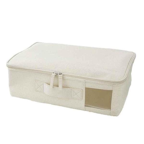 片付けに便利なフタ付きファブリックボックスです。シンプルなデザインで、幅広いテイストのお部屋に馴染みます。ファブリック製なので、軽量かつ使わない時はたたんでコンパクトに保管できます。パッケージの裏面にネームプレートが付いています。正面に小窓...