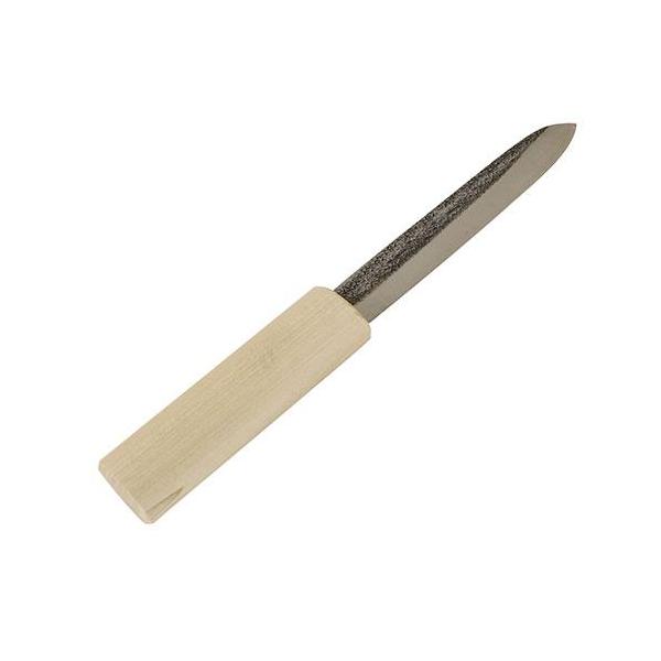 播州三木打刃物の伝統と新技術の融合により、硬さ・粘り・持続性・切れ味を追求した逸品です。【用途】漁場での魚さばき作業・調理用等。【特徴】木鞘付きで持ち運びやすく、キャンプなど、アウトドアでの料理にも使いやすい小刀です。保管時に便利な、サック...