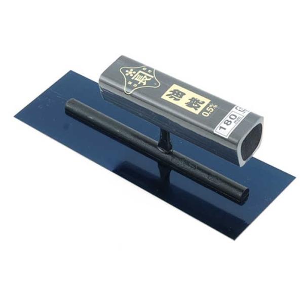 金長 １８０ＭＭリベットレス【用途】下地壁を薄く塗りつける時の仕上塗り。【機能・特徴】ハードトランダム接着で、有機溶剤に対して耐久性があります。独自の背金形状により鏝板が常に一定して摩耗するため、長時間使用しても使い良さが変わりません。【仕...