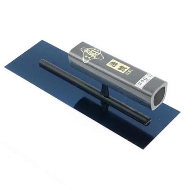 金長 ２４０ＭＭリベットレス【用途】下地壁を薄く塗りつける時の仕上塗り。【機能・特徴】ハードトランダム接着で、有機溶剤に対して耐久性があります。独自の背金形状により鏝板が常に一定して摩耗するため、長時間使用しても使い良さが変わりません。【仕...