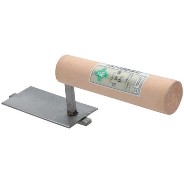 緑長 ９ＭＭ【用途】ブロック目地仕上。【機能・特徴】ブロック目地の仕上げ作業に最適な鏝です。【仕様】●サイズ：9mm。【材質】●柄：木。【注意事項・その他】作業箇所にあったコテを使用ください。柄及びコテ身にガタツキがある場合は使用しないでく...