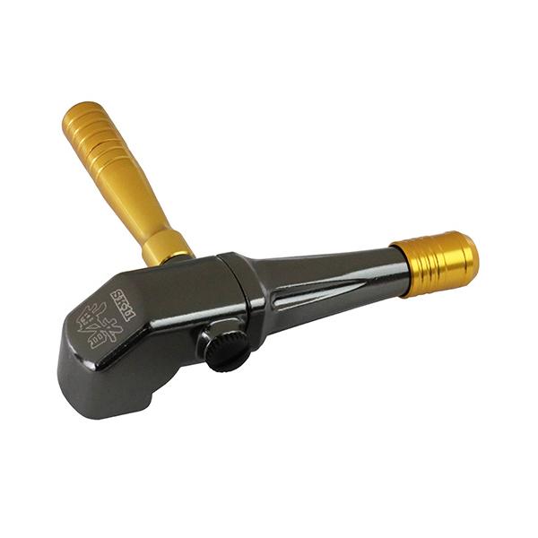 ＳＫ１１奥まった所などで、まっすぐにビスやねじが打ち込めない時に90度の角度をつけて打ち込みます。《用途》接合金具やカーテンボックス等の取り付け作業。《機能》材質をリニューアルし高耐久強靭ギアーで長寿命です。マグネットチャックは最短38mm...