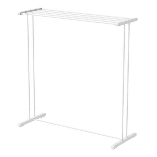 室内干しに最適なバスタオルハンガーです。シンプルなデザインなので、お部屋のインテリアに馴染みます。 幅75cmでバスタオルなら5枚・フェイスタオルなら10枚干すことができます。ハンガー部分は、サビに強いステンレス製なので、清潔にお使いいただ...