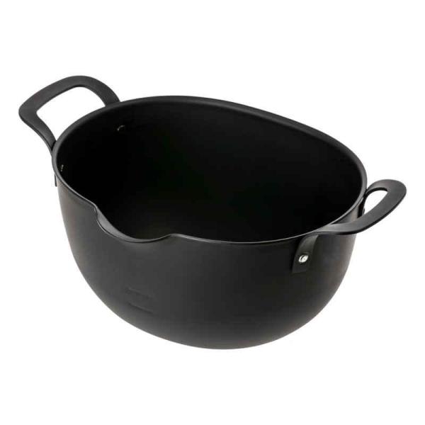 少しの油で揚げ物調理ができます。狭いキッチンでも使いやすいカタチです。高温に強く、丈夫な鉄製の天ぷら鍋です。スムーズに注げる広めの注ぎ口つきです。油量目安ラインもついています。グッドデザイン賞を受賞した使い勝手抜群なデザインです。【仕様】商...