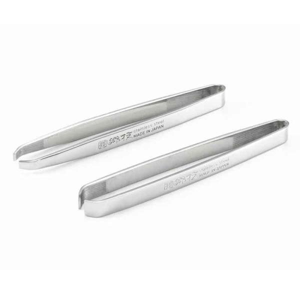 日本が誇る燕三条の職人が丹精込めて作り上げた毛抜きです。先端がぴったりの職人技が光る逸品。先端が先太と先細の2本セットなので用途や場所で使い分けができます。【仕様】商品サイズ：約7.5（cm） 重量/約8g材質：ステンレス生産国：日本製セッ...