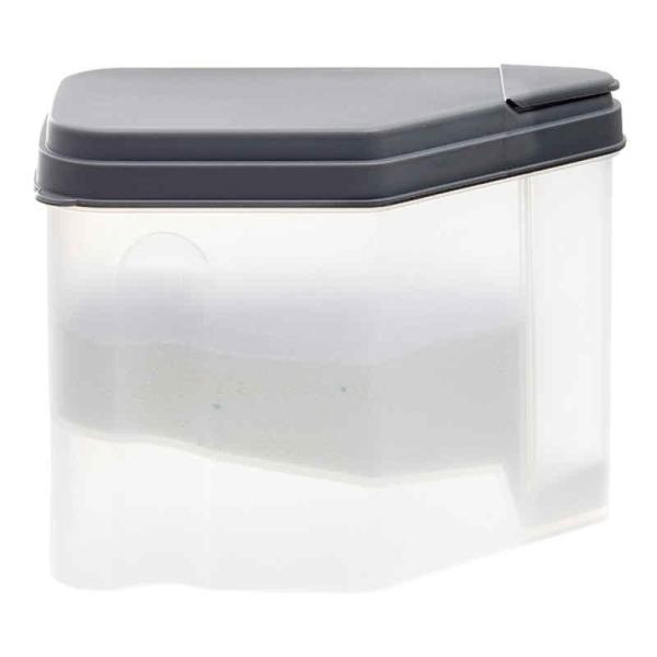 ケースをひと振りすると洗剤が自然と流れて、1回分（約6g）が計量できます。注ぎ口からサッと投入できるので手を汚さず、濡れた手でも気にせず洗剤が入れられます。汚れた食器も庫内もまとめて一緒に洗浄できます。酵素パワーで卵などのしつこい汚れを分解...