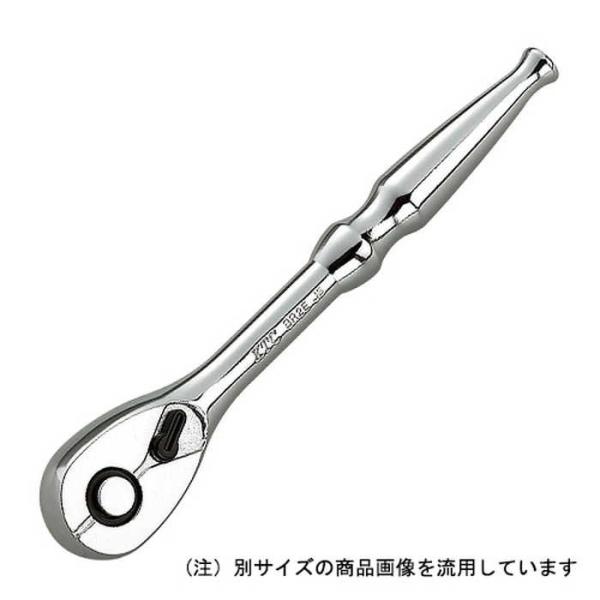 ＫＴＣ ＢＲ２Ｅ−Ｈ【用途】ソケットなどと組合せて、ボルトの締め緩めができるハンドル。【機能・特徴】ヘッド部に一体式クロウを採用する事で厚さを従来比20パーセント減のコンパクト化しています。36枚ギアを採用し、10度の細かい送り角度を実現し...