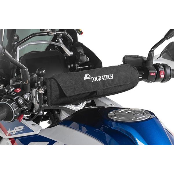 【商品説明】ハーレー パンアメリカ等のアドベンチャーバイクに適したバーバッグです。ファーストエイドキット、グローブ、スマートホン、サングラスその他小物の収納に便利です。丈夫なコーデュラナイロン製。メインコンパートメントは防水・防塵仕様のYK...