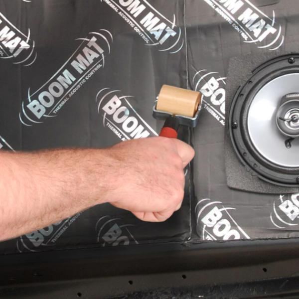 【商品説明】高性能オーディオを装着していても、実用上路面、エンジン、フェアリング、サドルバッグやステレオ自体が発する様々なノイズ、振動、擦れ音、がたつき音によって、本来の性能を発揮しきれていません。このマットをハーレーのフェアリングやサドル...