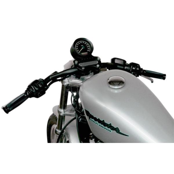 【適合】ケーブルスロットル車用【商品説明】ハーレー用の1インチ径カフェスタイルハンドルバーです。エンドライズは マイナス3インチ（約8cm）トップからグリップエンドに向けて下がる形状です。やや大きな絞り角で、アグレッシブなハンドルポジション...