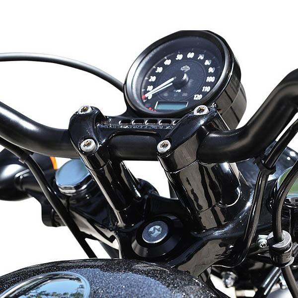 【適合】2011〜2021 XL1200X、XL883L【商品説明】XL1200X、XL883Lはライザーがトップブリッジと一体型の為、通常のライザーを使用できません。このエクステンションを使用すると約5ｃｍアップできます。左右セット専用延...