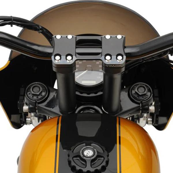 【適合】ライザーボルトセンター間3.5インチ（約8.9cm）のハーレー用【商品説明】ハーレー用 ストレートライザーです。ライザーボルトセンター間3.5インチ（約8.9cm）。多くのハーレーのトリプルツリーにマッチします。軽量かつ丈夫なビレッ...