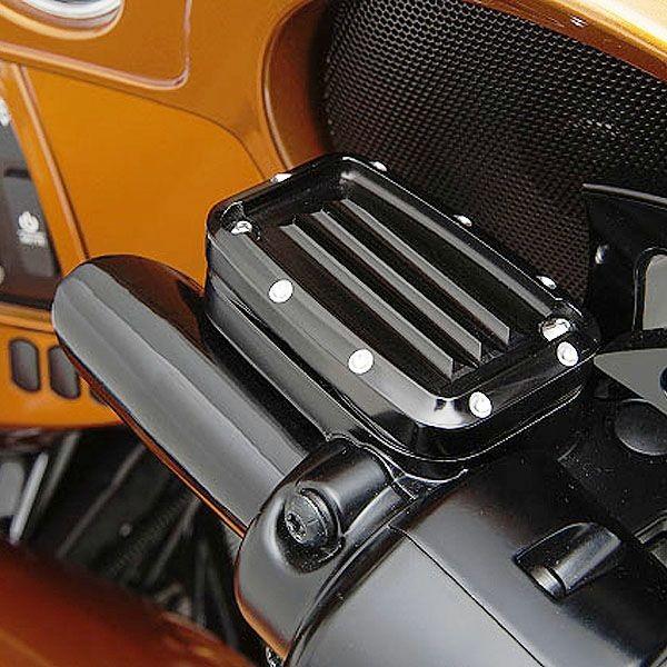 【適合】2024 FLHTK、FLTRK、FLHRXS2008〜2023 ツーリング2019〜2024 トライク【商品説明】アルミ削りだしの高級感あるマスターシリンダーカバー。【カラー】ブラック【素材】アルミニウム【デザイン】ディンプル【メ...