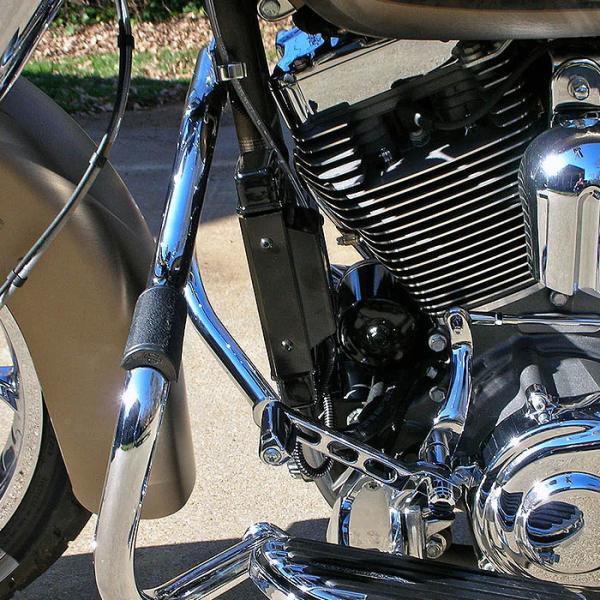 【適合】1984〜2016 ツーリング1984〜2017 ソフテイル1991〜2017 ダイナ1986〜2022 スポーツスターファン付き【商品説明】フレームマウントのファン付き縦型オイルクーラー。ハーレー用に設計されたスタイリッシュなデザ...