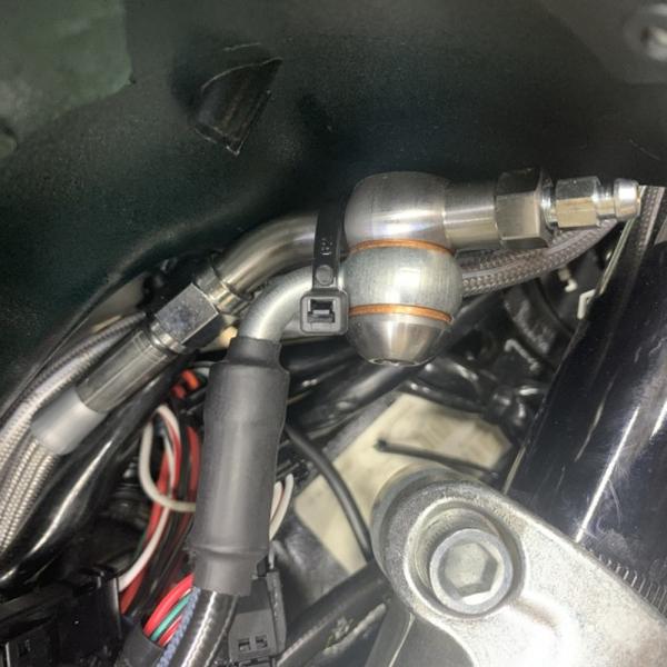 【適合】2015〜2023 FLTRX/S、FLTRU2020〜2024 FLTRK【商品説明】2015以降 ロードグライド用 アッパーブレーキライン・エクステンションです。・特長●アッパーブレーキラインに接続するだけ●ワンウェイ・ブリーダ...