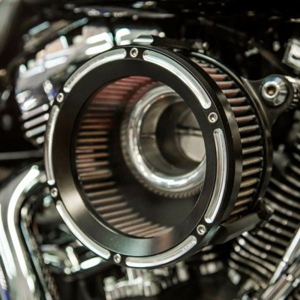 【適合】2018〜2024 ソフテイル2017〜2024 ツーリング、トライク※2023〜2024 FLHXSE、FLTRXSE、2024 FLHX、FLTRX、FLTRXSTSEは不可【商品説明】ASSAULTシリーズのチャージ・エアクリ...