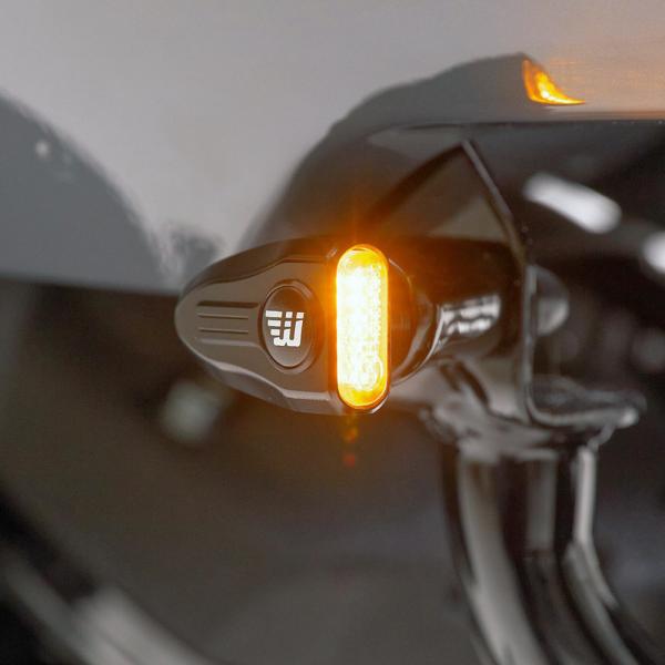 【適合】2022以降 FXLRST、FXRST【商品説明】ローライダーST、エルディアブロ用 LEDフロントターンシグナルセットです。ノーマルの大きなターンシグナルをこの小型ターンシグナルに換えることで、すっきりとした洗練されたスタイルにド...