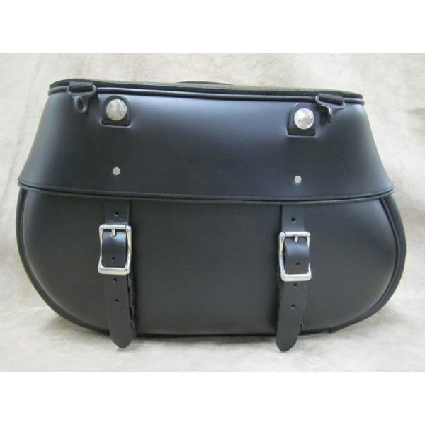 【適合】1984〜2017 ソフテイル2018〜2020 FLDE1968〜1989 ツーリング【商品説明】高級感のある、ボックスタイプリッドのサドルバッグです。リッドストラップ取り付部のインディアンヘッド・ニッケルの装飾がレザーワークスの...