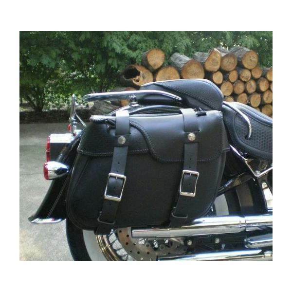 【適合】1984〜2017 ソフテイル1987〜1994 FXR1968〜1989 ツーリング【商品番号：マウント方式】120Z：スローオーバー仕様【商品説明】ボックス型リッドのデラックスタイプ・サドルバッグ。リッドは一体型ですが、あたかも...