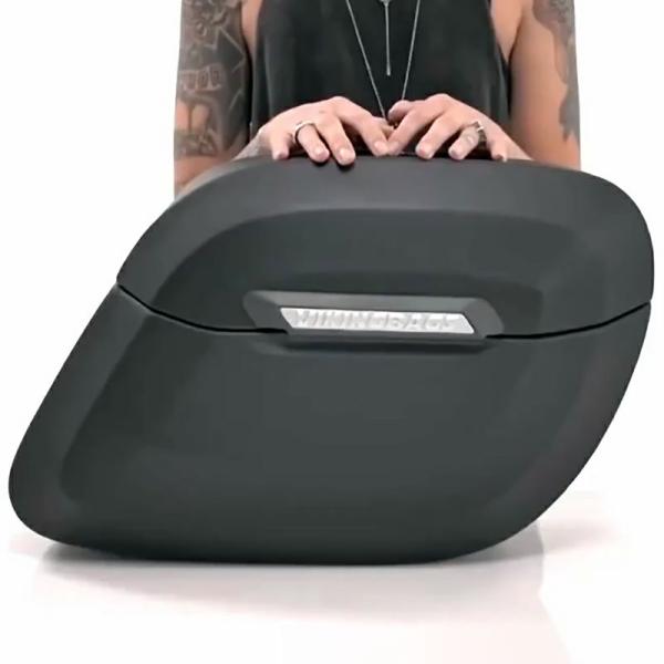 【適合】2016〜2017 FXDLS【商品説明】＜特長＞●左右合計36Lの、エクストララージサイズ・サドルバッグ●頑丈なグラスファイバー製。外装はシンセティックレザーでカバーされた、高級感のある仕上がりです●キーロック付。バイクを離れる際...