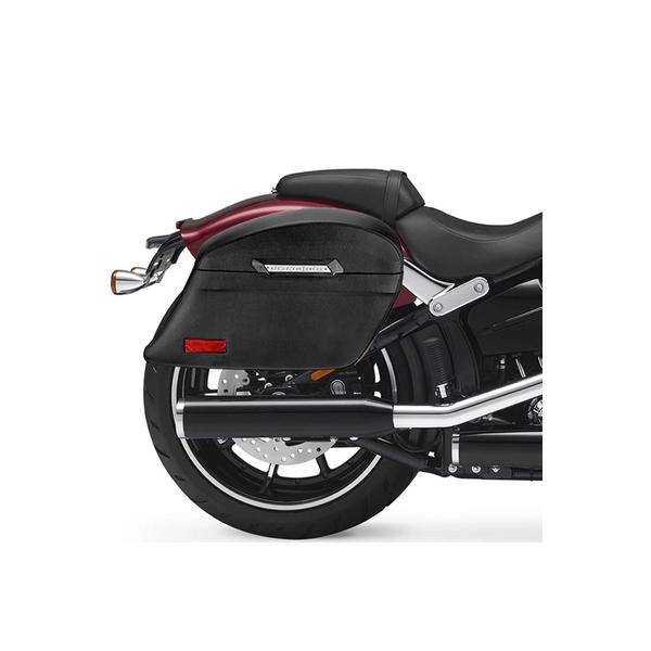【適合】2013〜2017 FXSB、FXSBSE、FXSE【商品説明】ハーレー・ソフテイル ブレイクアウト用の、XLサイズハードサドルバッグです。グラスファイバー製。後ろ部分が長く延びるスラントデザインです。表面にはレザーを貼ってあり、ハ...